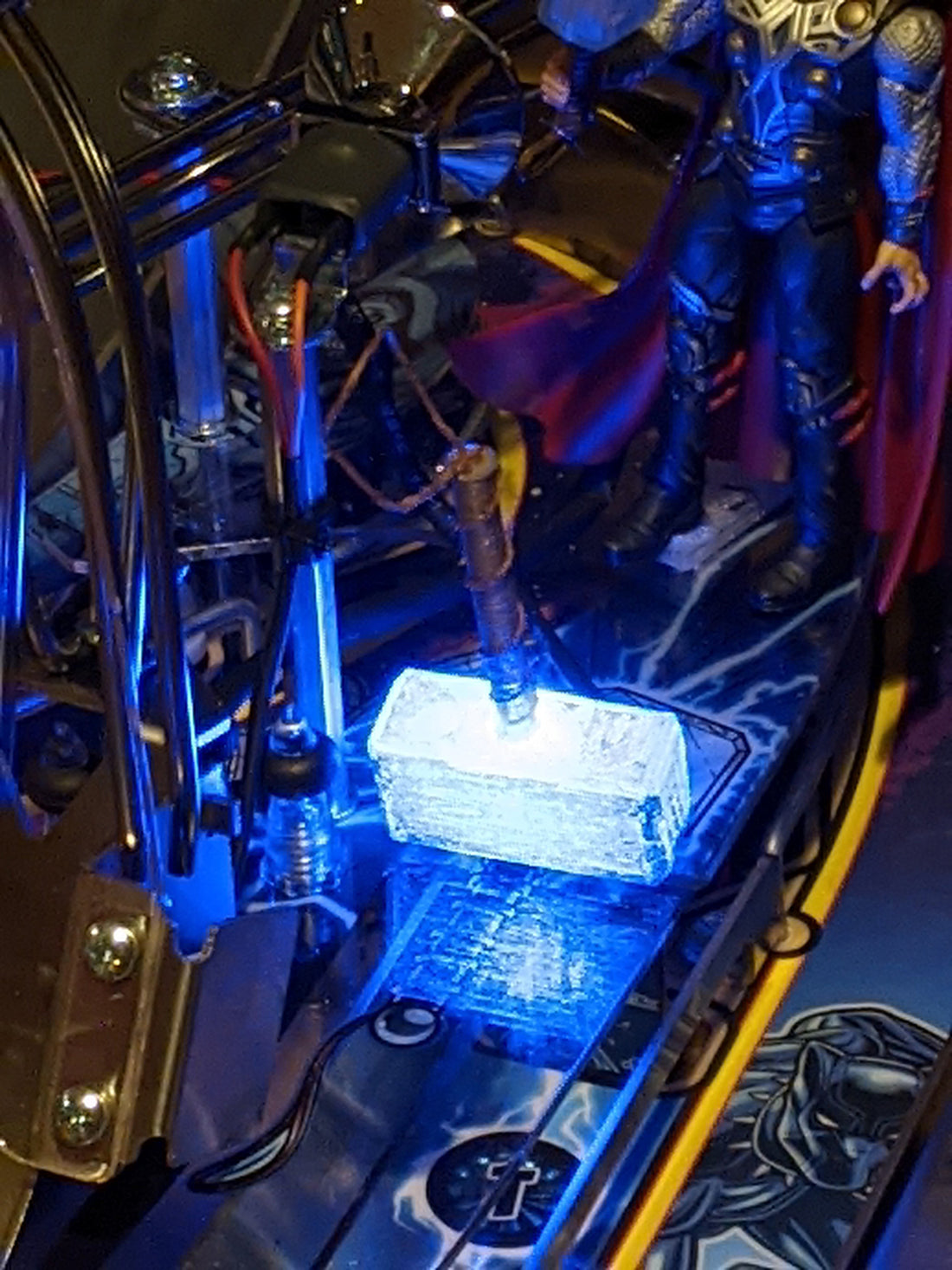 Avengers: Infinity Quest Pinball Illuminated Thor Hammer – Lermods ...